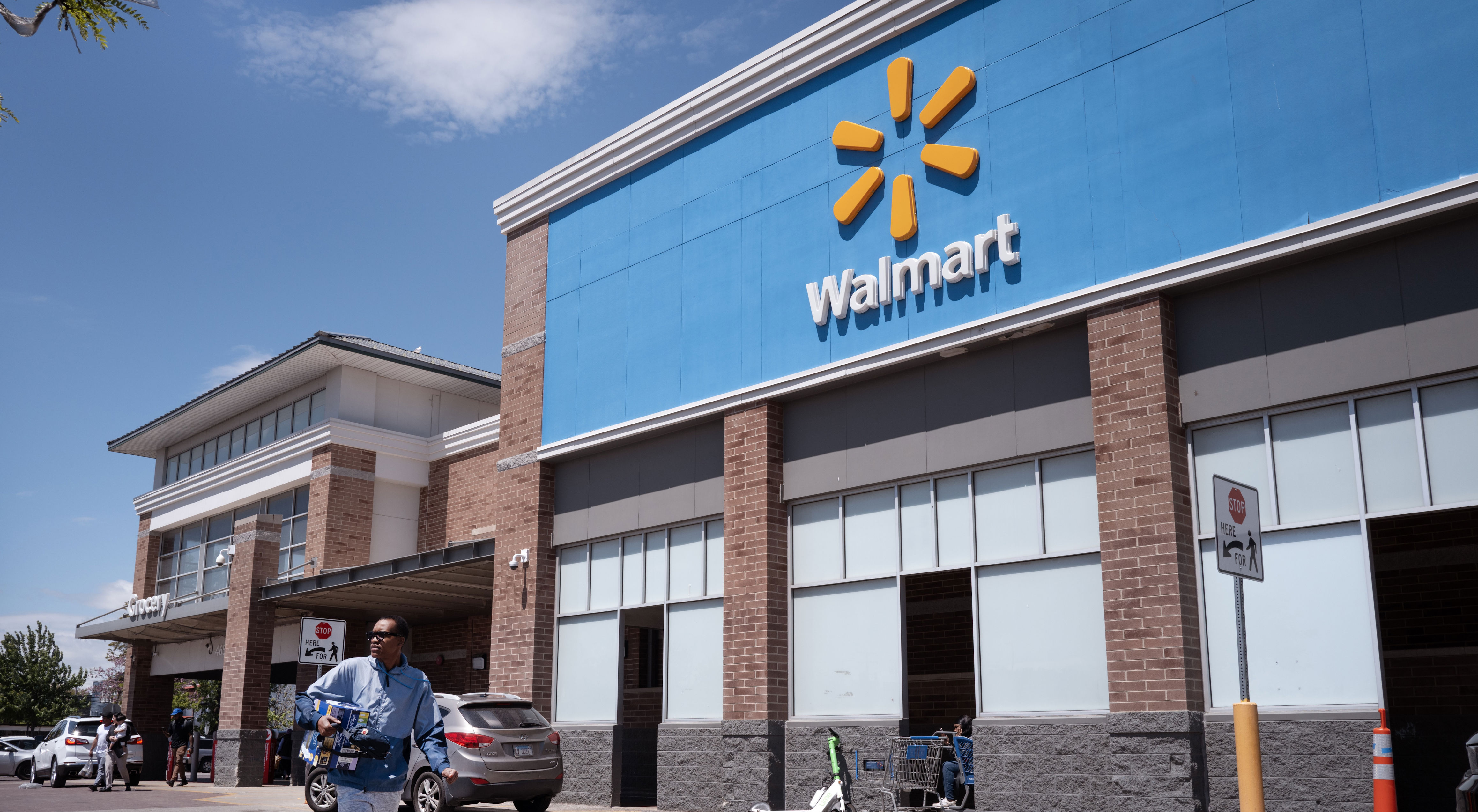 Young woman finds mom’s 2006 Walmart receipt showing 79 items for only ...