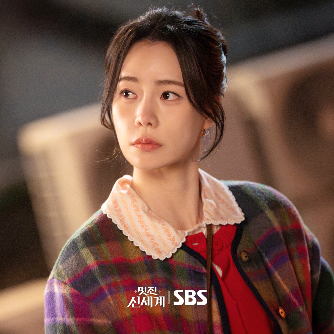 5 gaya makeup elegan ala Lim Ji Yeon