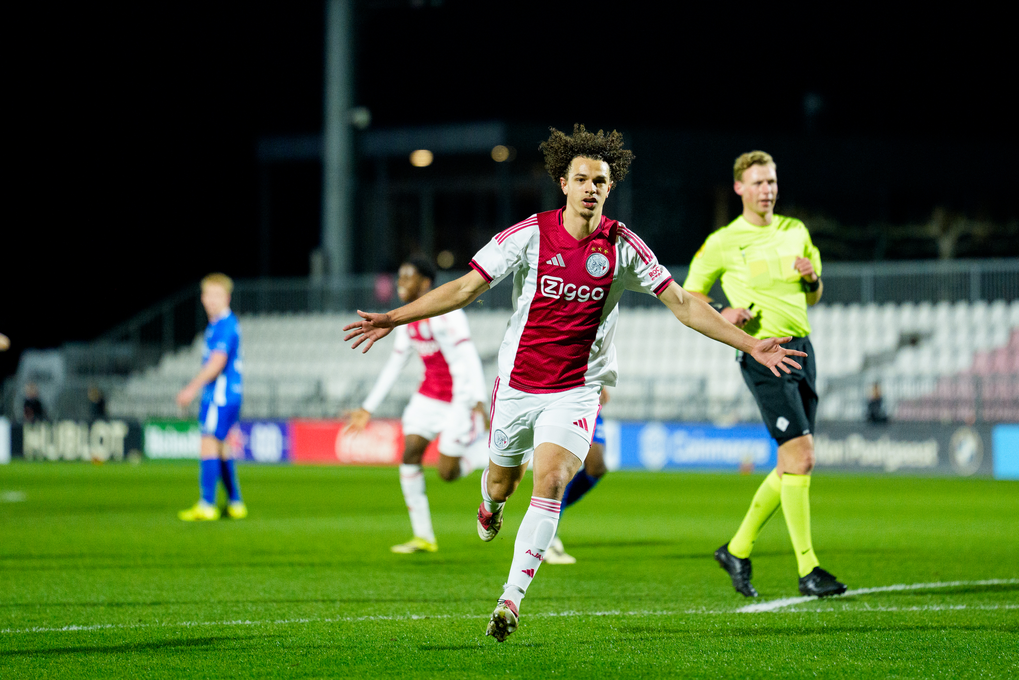 Ajax laat Vink (19) naar Cambuur vertrekken
