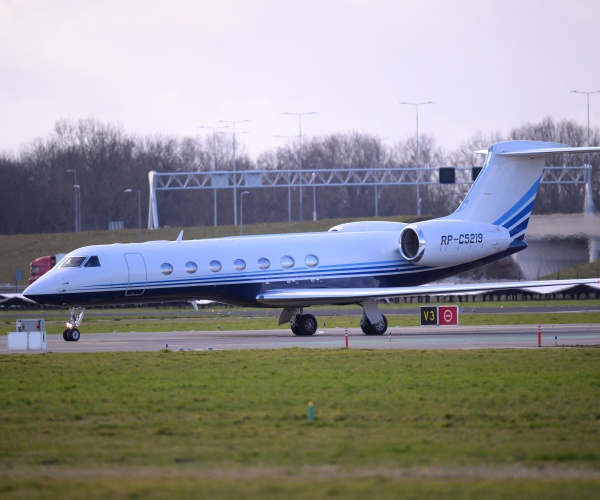 WSJ: Sanctioned Putin allies still fly Western jets