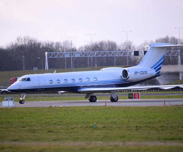 WSJ: Sanctioned Putin allies still fly Western jets