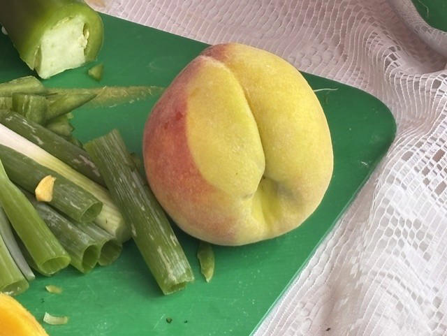 Hundreds converge for first-ever peach festival at local farmers market
