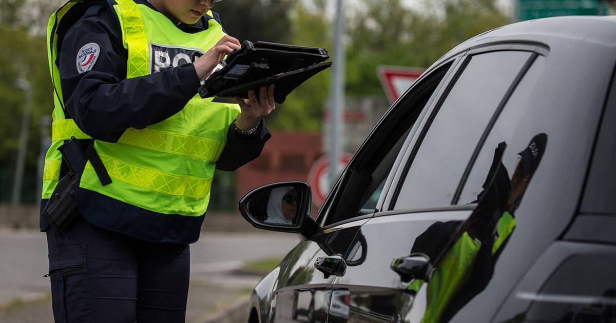 Un conducteur se retrouve ivre et endormi au milieu de la route au ...