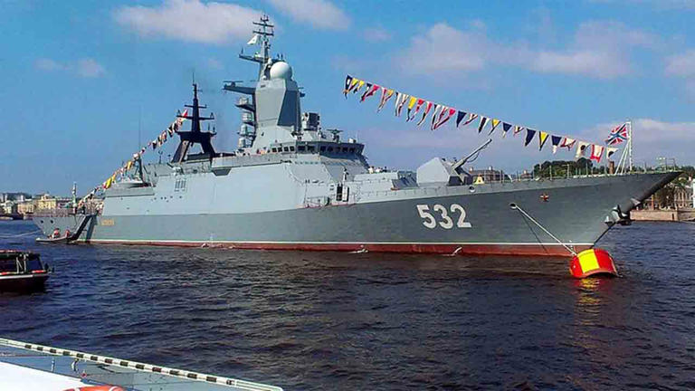 Ukrainske droner rammer russisk missilkorvet i Sankt Petersborg