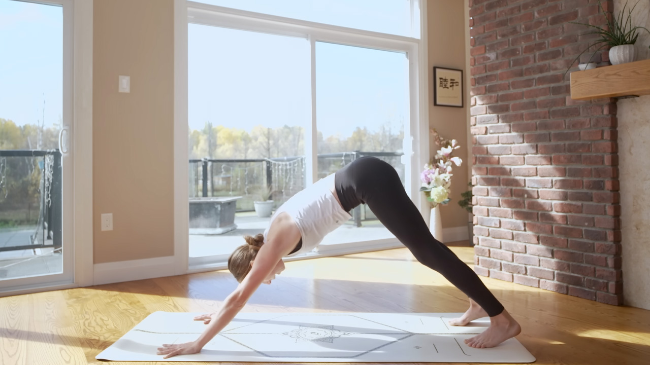 Ten minute midday reset yoga workout to boost afternoon energy