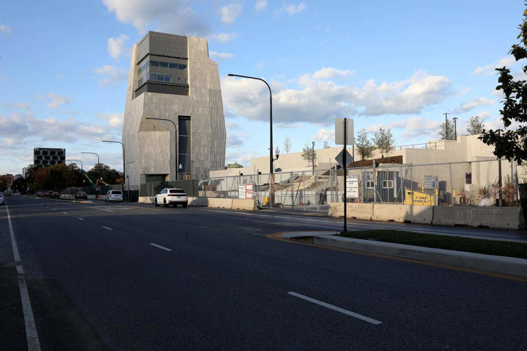 Trump shares bizarre AI image mocking Obama library with giant trash ...