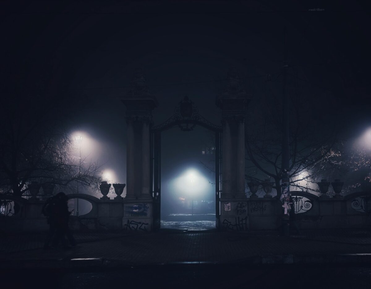 Photos of fictional haunted houses you’d maybe live in