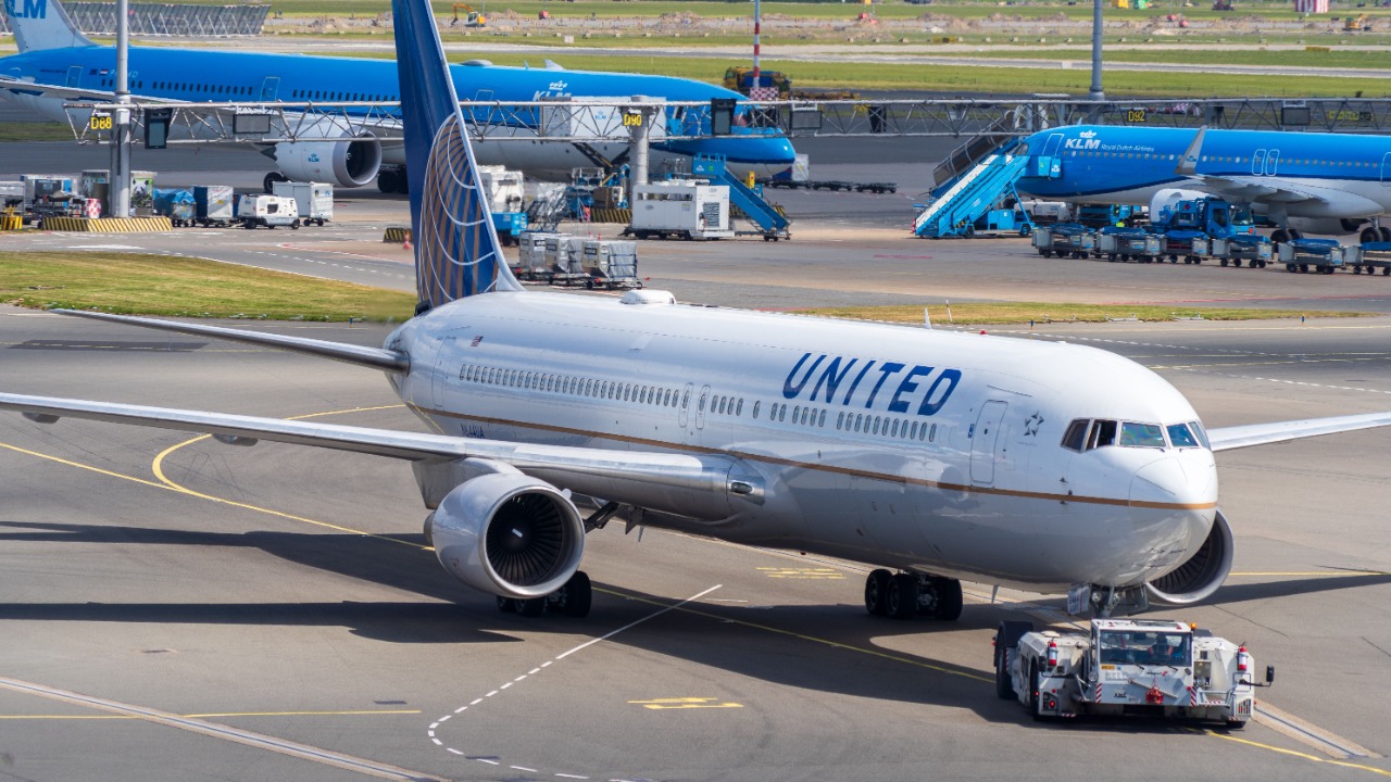 A United regional jet diverted to Midland after an in-flight problem ...