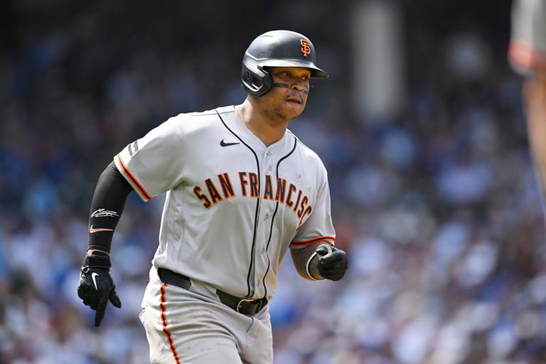 Giants bullpen falters late as three-game winning streak snapped