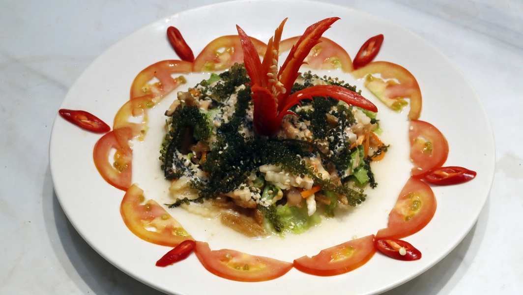 Vietnamese waiter defends Indian tourist in viral food query debate