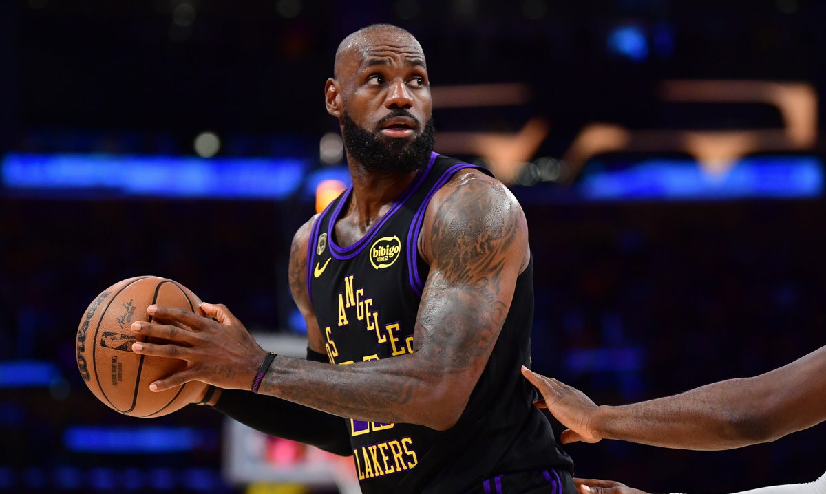 The Sportster ranks the 10 most memorable dunks the NBA has ever seen