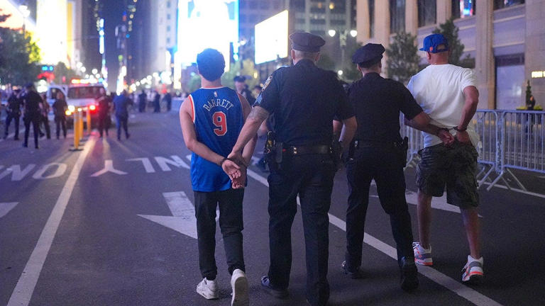 Numerous Knicks fans arrested, cop injured during Game 2 NBA Finals ...