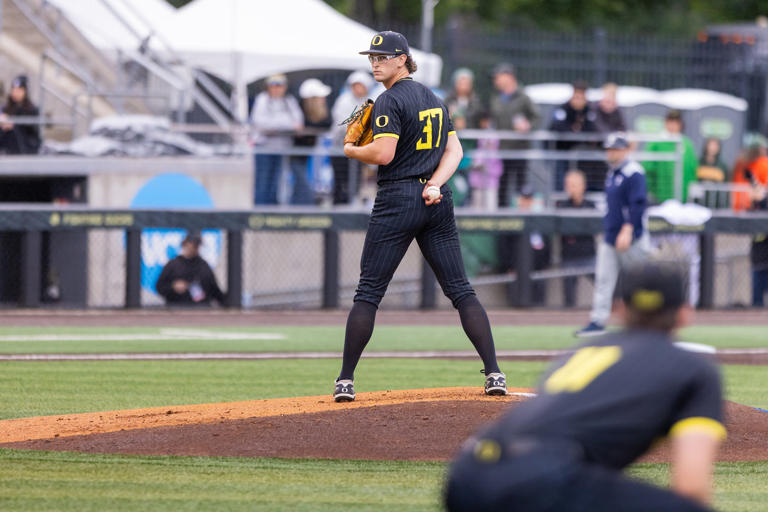 Texas baseball coach says Oregon looks like an SEC team ahead of Austin ...