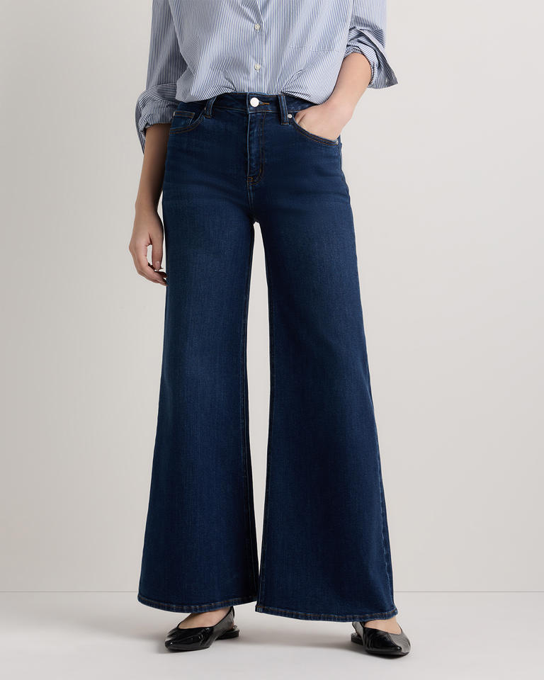 Fashion people in their 40s are wearing this dated denim trend with ...