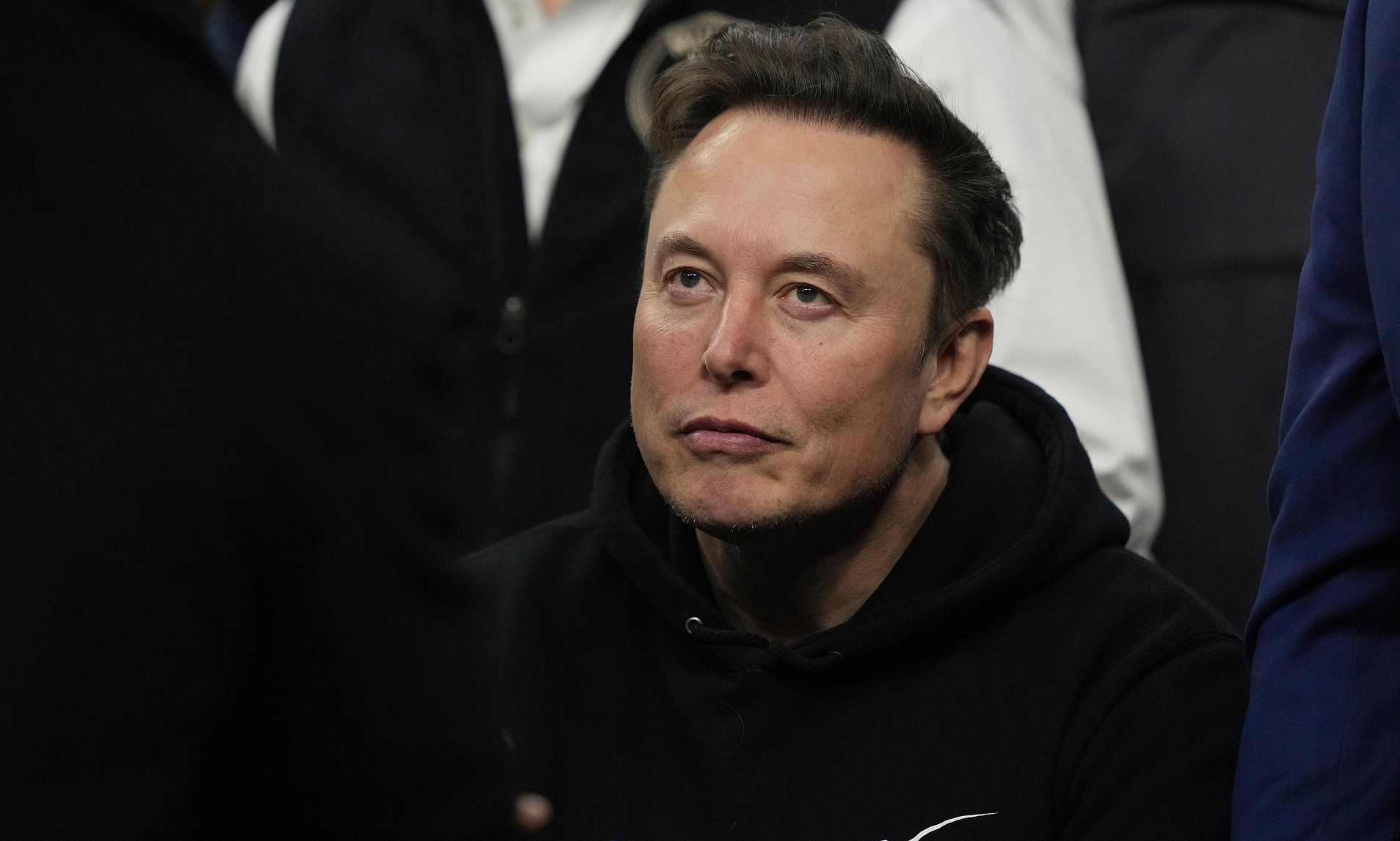 Is now the time to back the rocket man as SpaceX share float looms?
