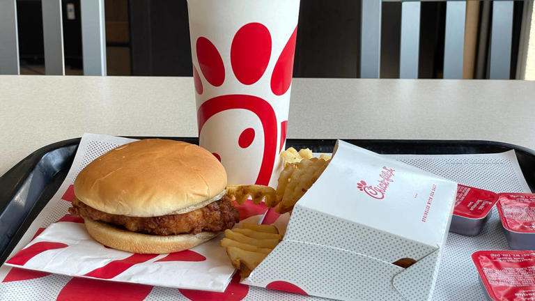 Chick-fil-A brings back best-selling pimento cheese chicken sandwich