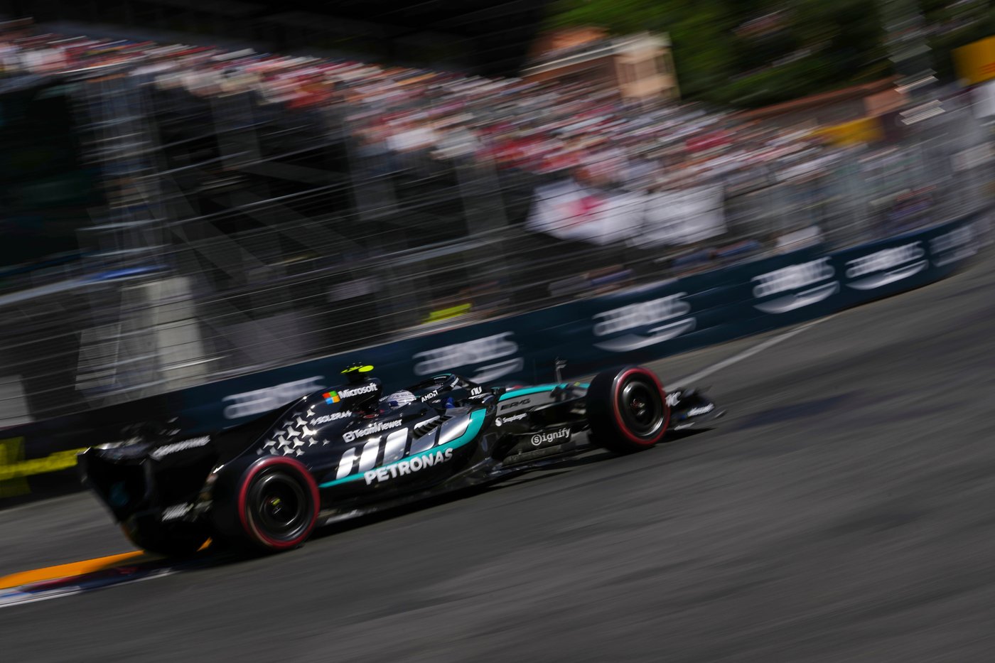 Un « tour magique » d'Antonelli lui procure la pole devant Verstappen ...