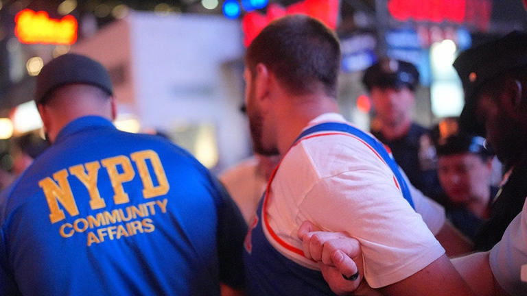Numerous Knicks fans arrested, cop injured during Game 2 NBA Finals ...