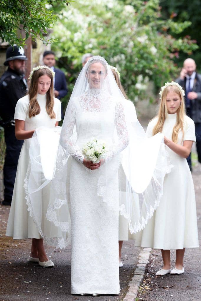 Harriet Sperling channels Princess Kate in fairytale lace dress for ...