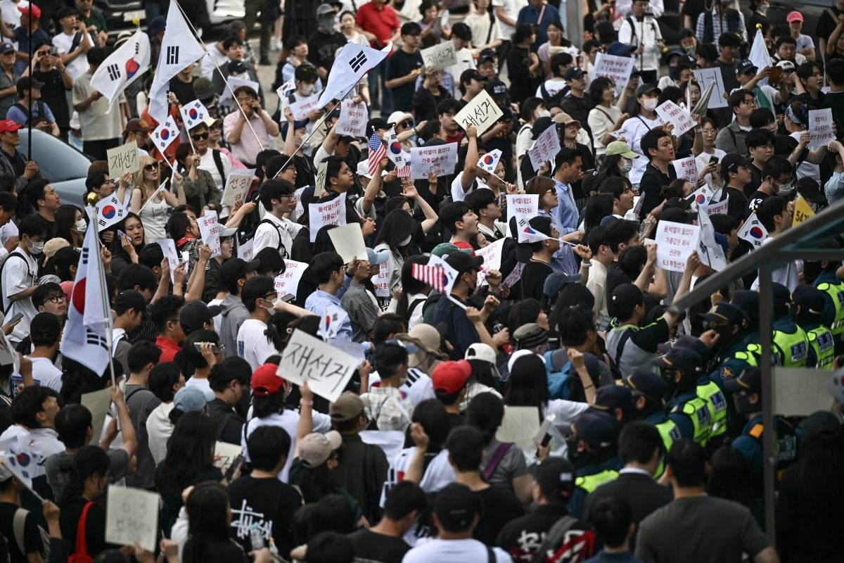 SKorea ballot shortage protests continue, calls for new vote grow
