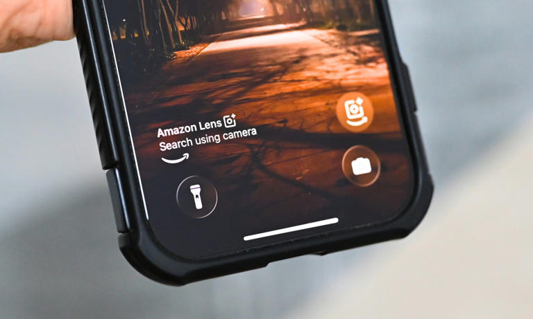Amazon app now takes you shopping straight from the iPhone’s lock screen