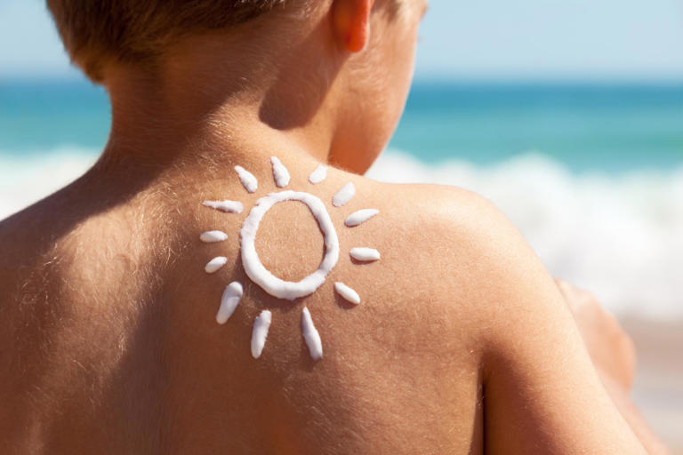 Come scegliere la crema solare: le migliori protezioni consigliate dai ...
