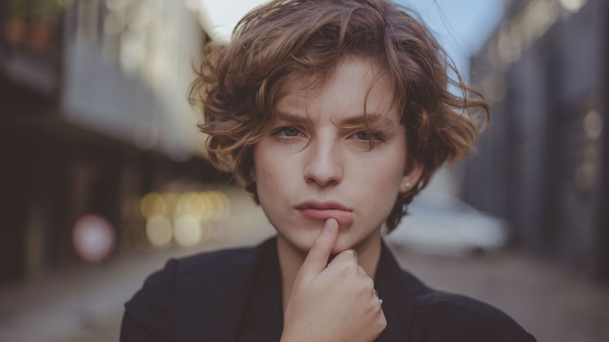 According to science, women who always end up with a broken heart tend ...