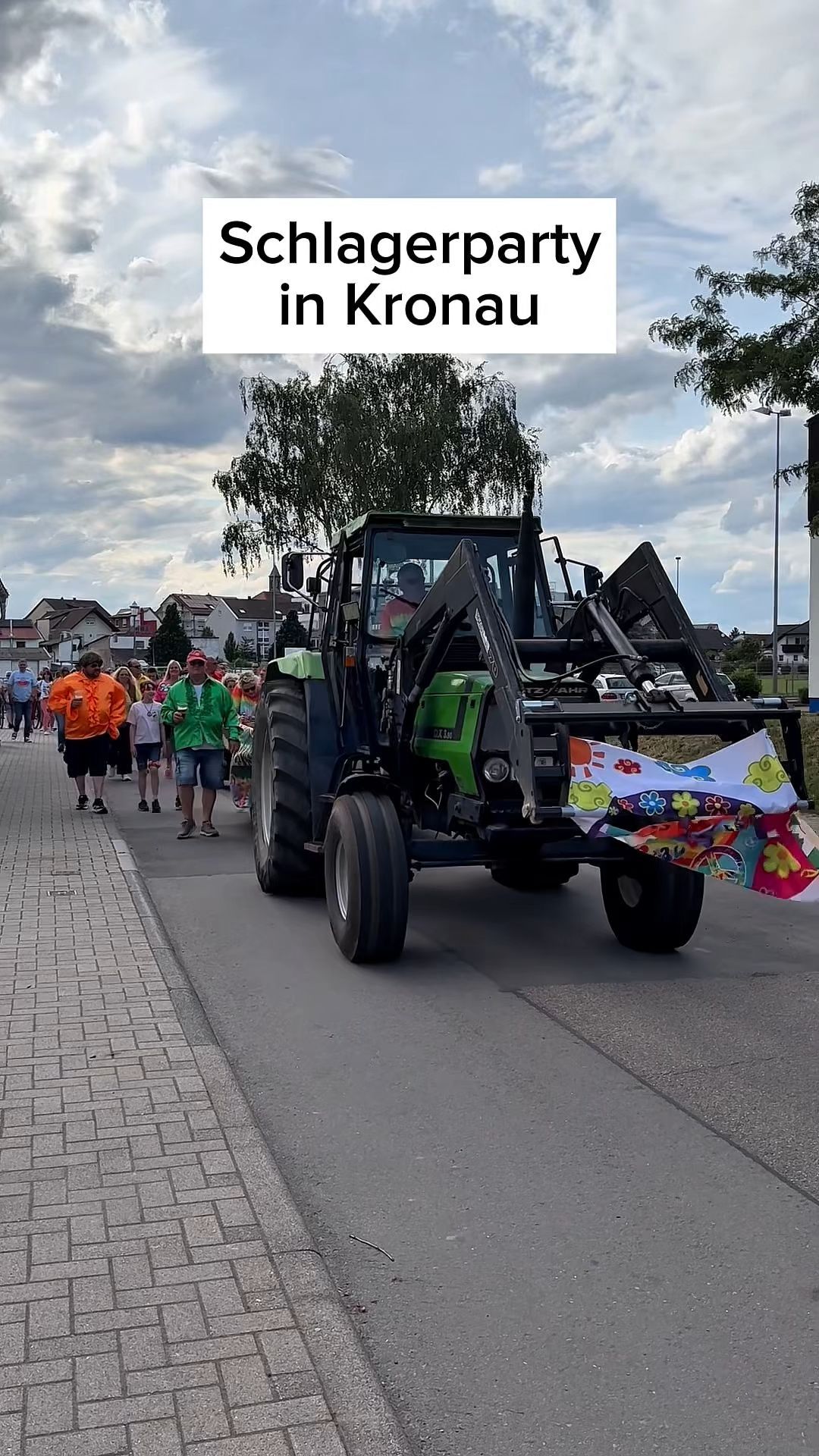 Schlager-Umzug und Party in Kronau