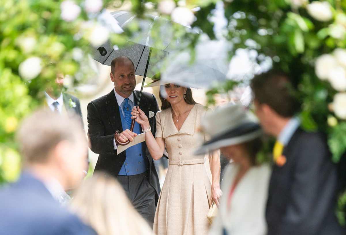 Prince William becomes Kate Middleton’s knight-in-shining armor in ...