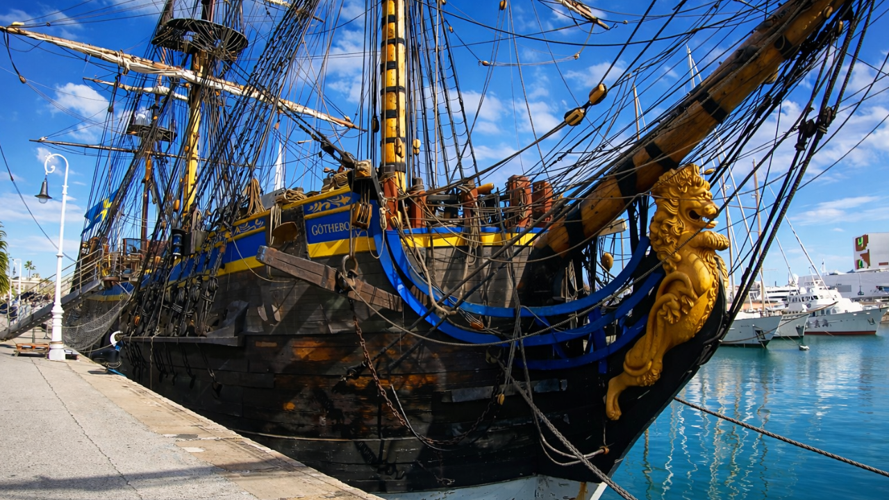 Exploring Barcelona’s historic port and waterfront (4K)