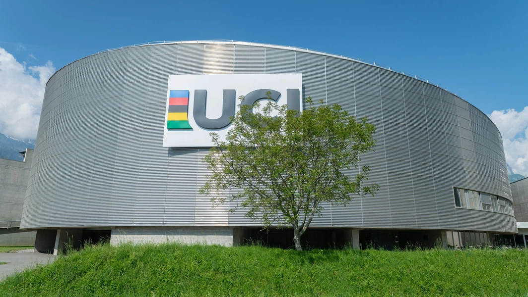 UCI bans front jersey pockets and limits bike computer size