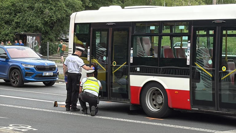 Tragická nehoda v Otrokovicích: Autobus srazil na přechodu dva chodce ...