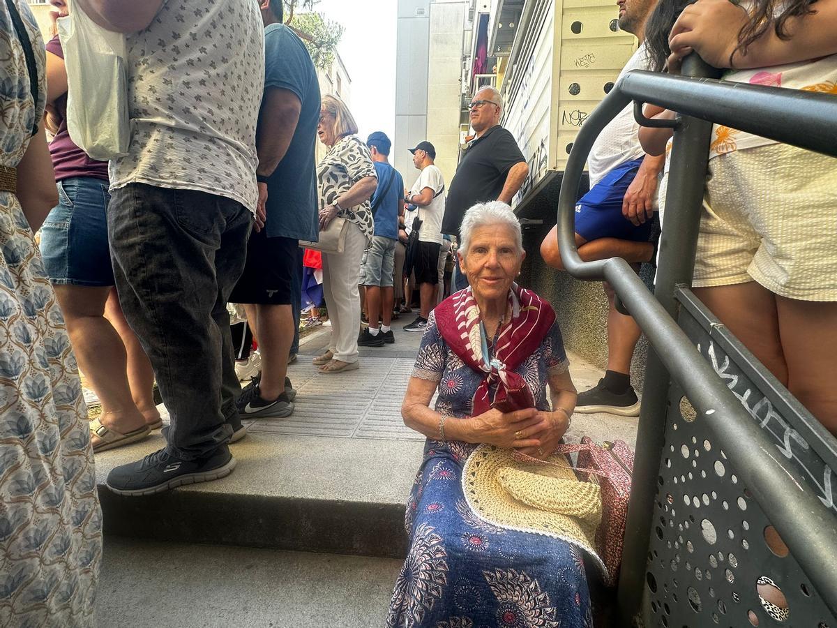Vecinos de Lucero desafían el calor durante horas para recibir al papa ...