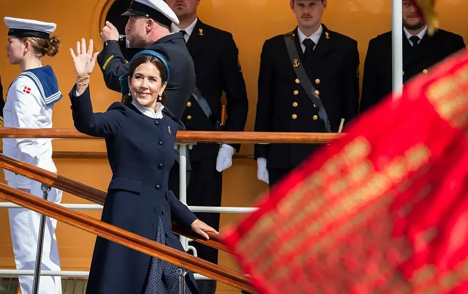 Queen Mary’s scarf and rose hairstyles spark fashion buzz