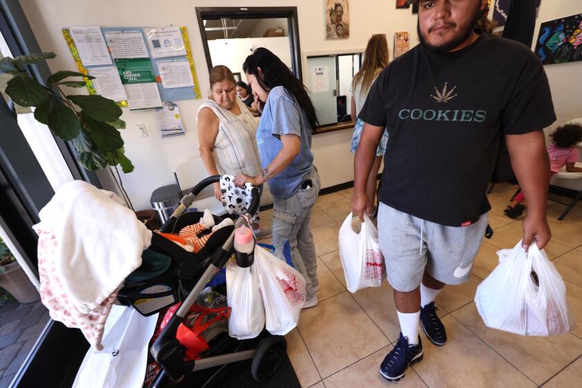 Judge pauses USDA plan to tie SNAP benefits to Trump's gender ...