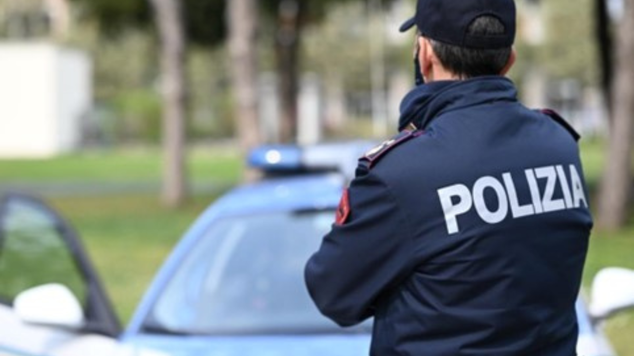 Vecchiano, bambina di 3 anni si aggira per il paese da sola di notte ...
