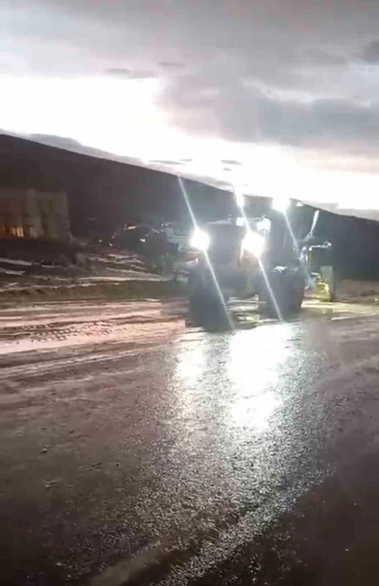 Sel nedeniyle kapanan Elazığ-Tunceli yolu trafiğe açıldı