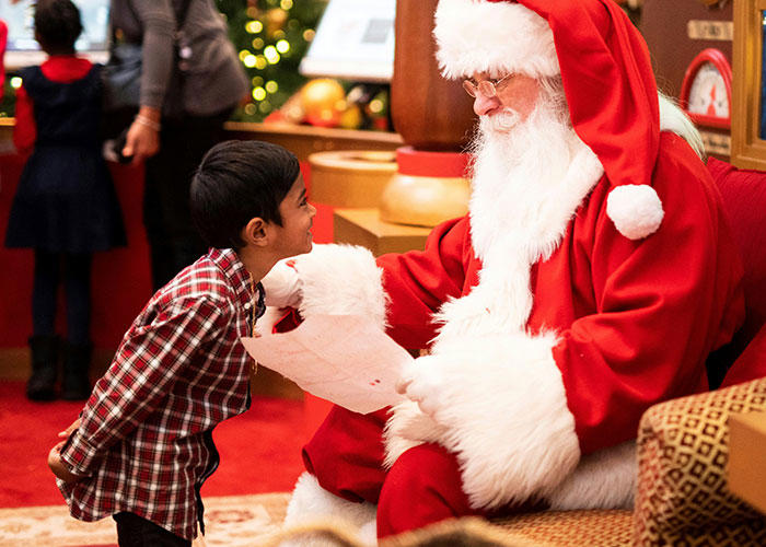 Parents share 38 mortifying things kids have done in front of strangers