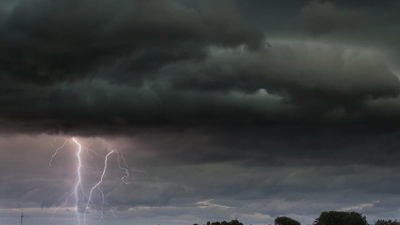 Severe storms threaten the central Plains tonight with large hail and ...