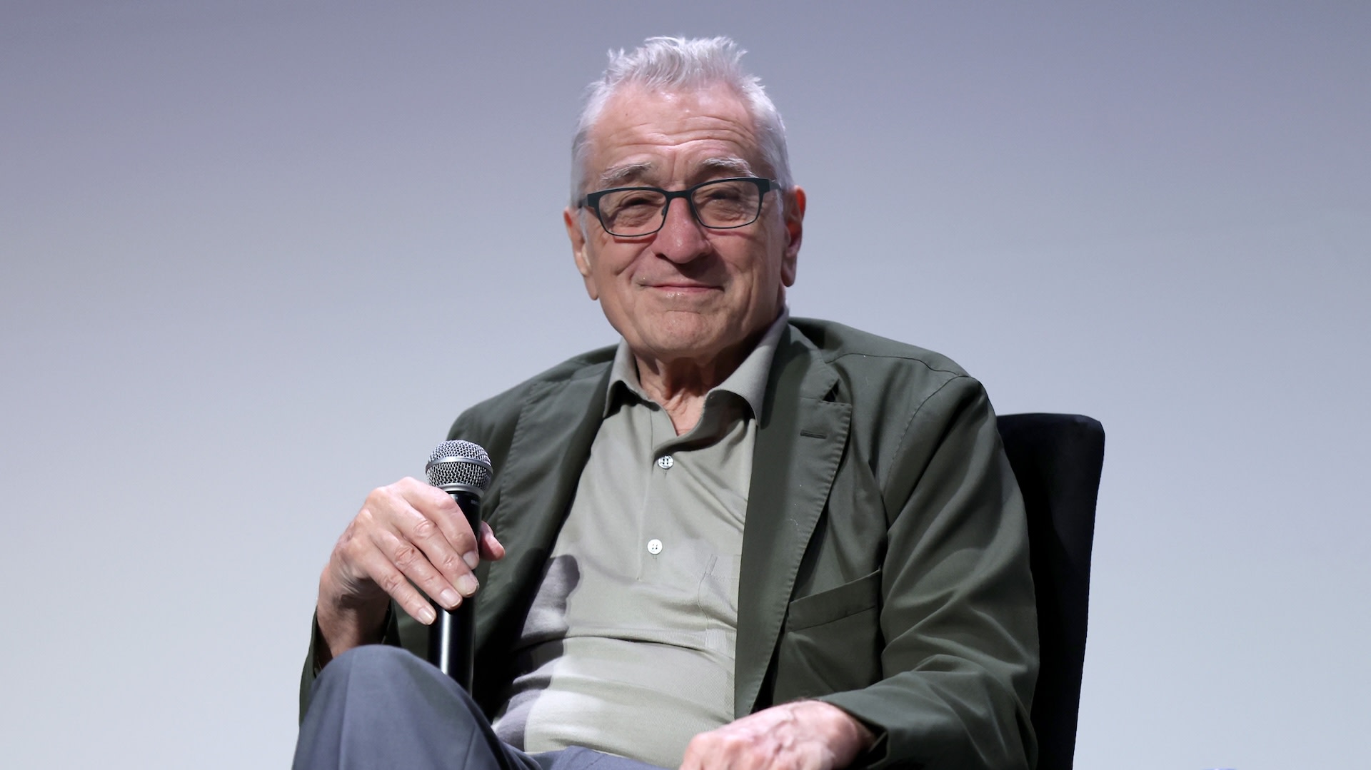 Watch Robert De Niro deliver famous 'Taxi Driver' line on film's 50th ...
