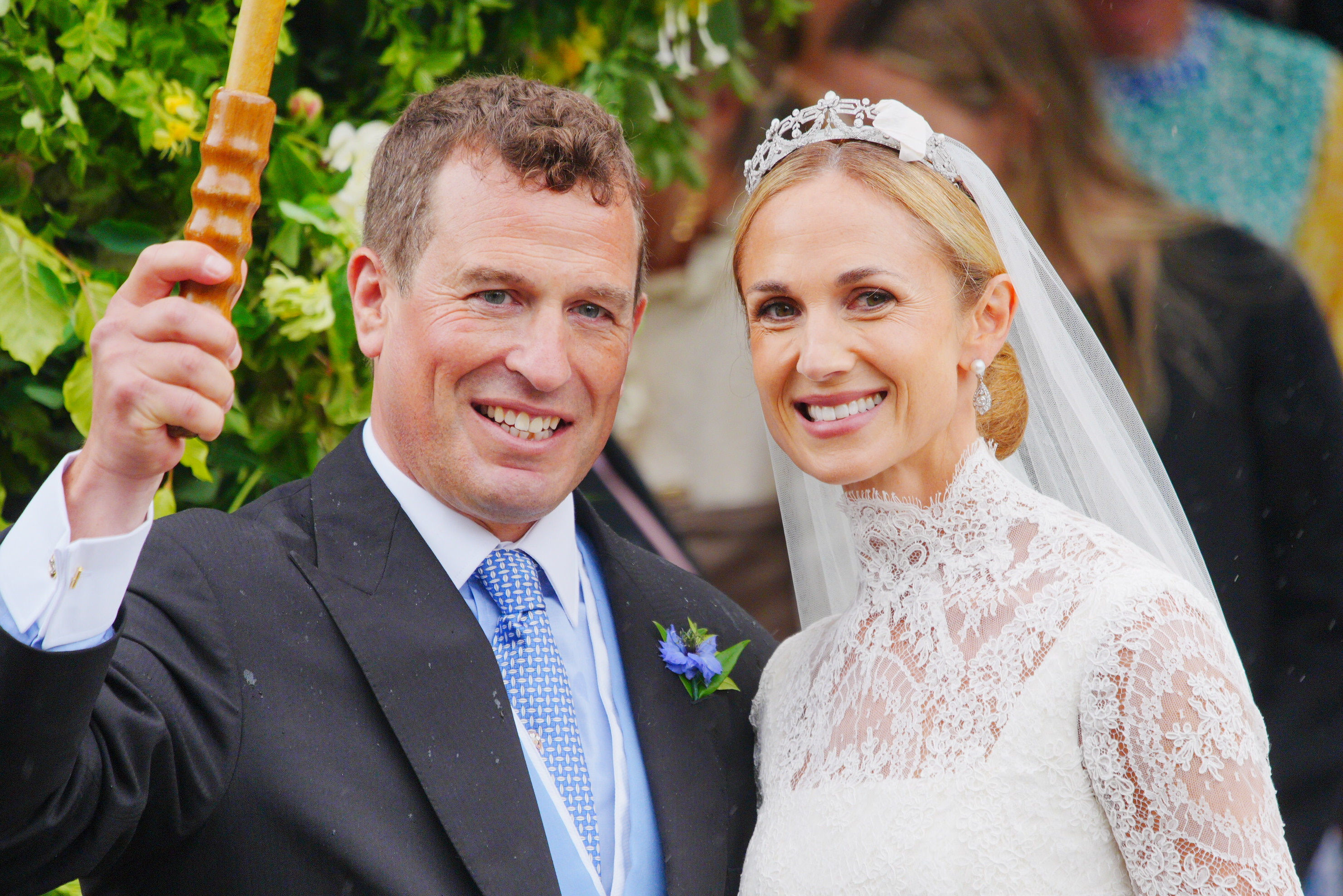 Queen Elizabeth’s grandson Peter Phillips marries fiancée Harriet ...