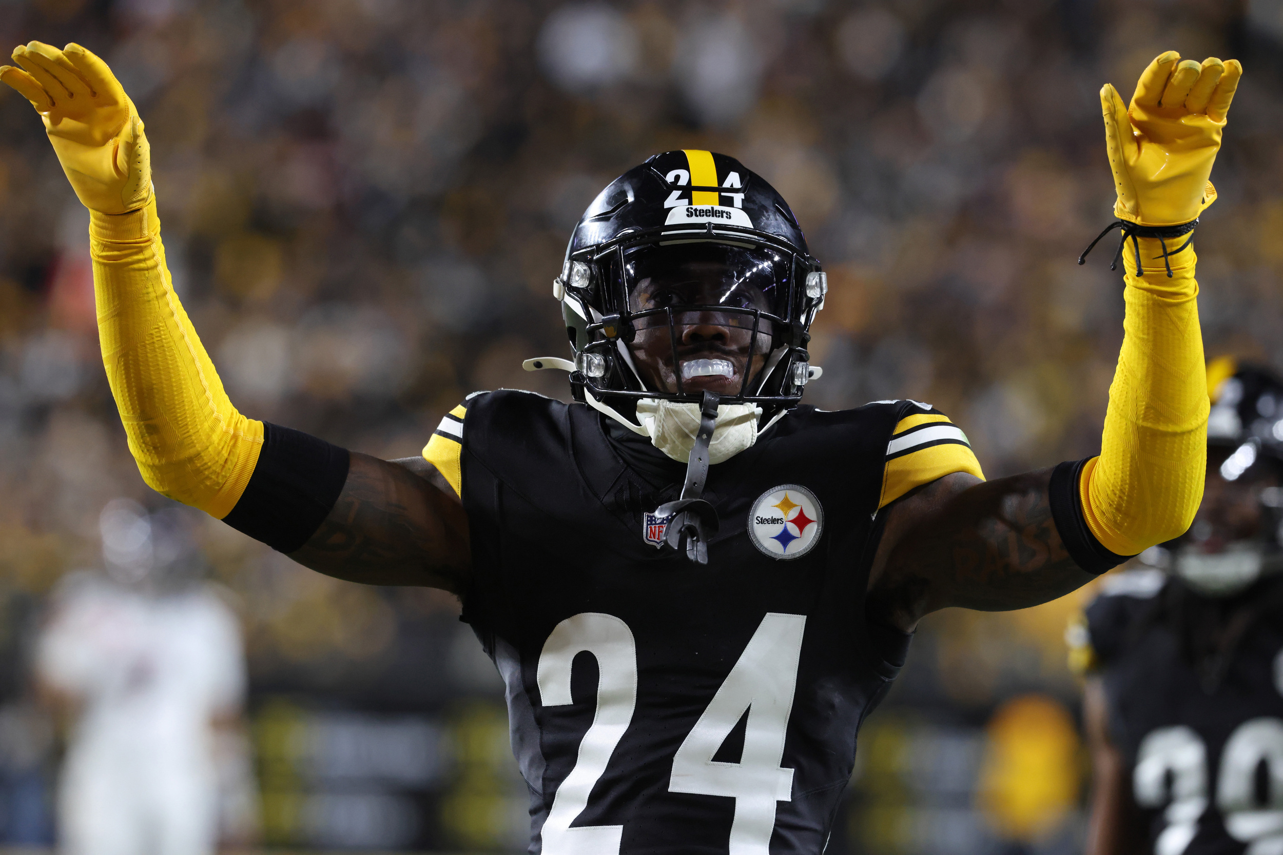Steelers move focus to Joey Porter extension