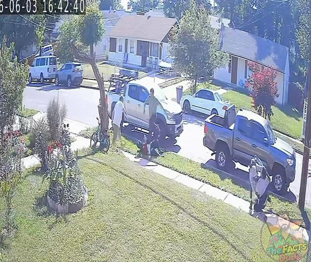 Moment four hooded teens pull a gun on the wrong Marine veteran trained ...