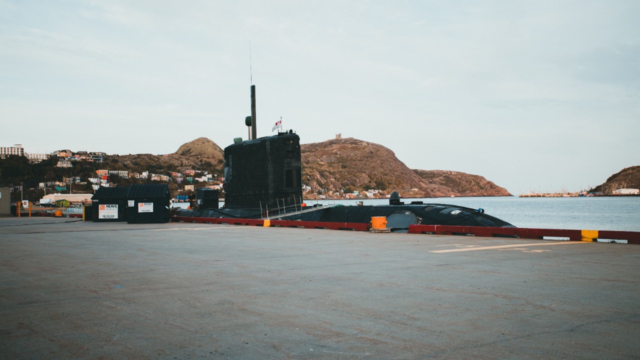 China just floated a 120-meter submarine with almost no sail and X ...