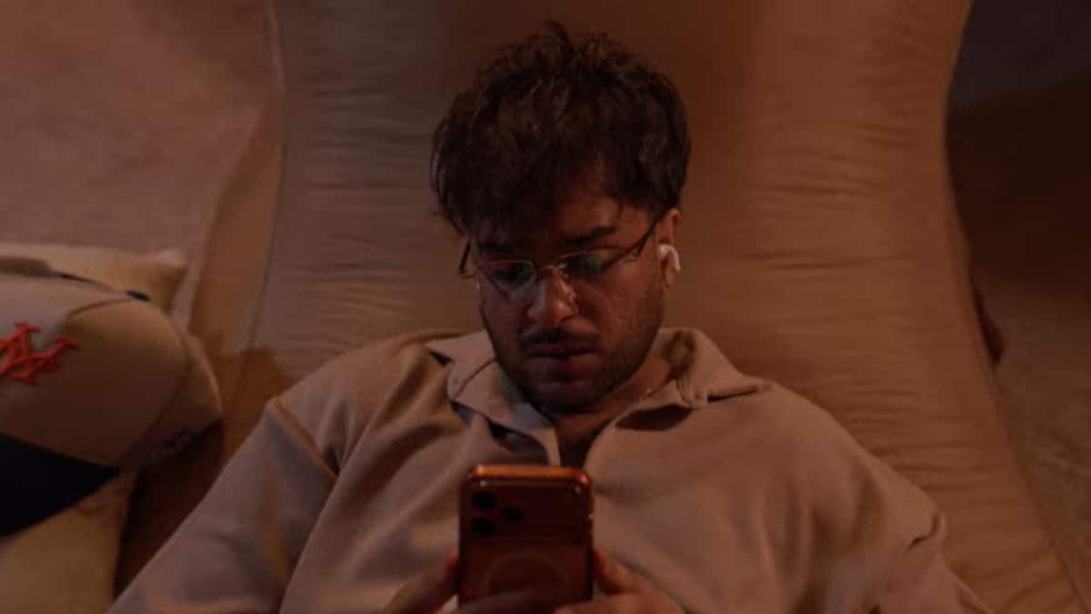Pakistani singer Asim Azhar reimagines Bollywood classic 'Tu tu hai ...