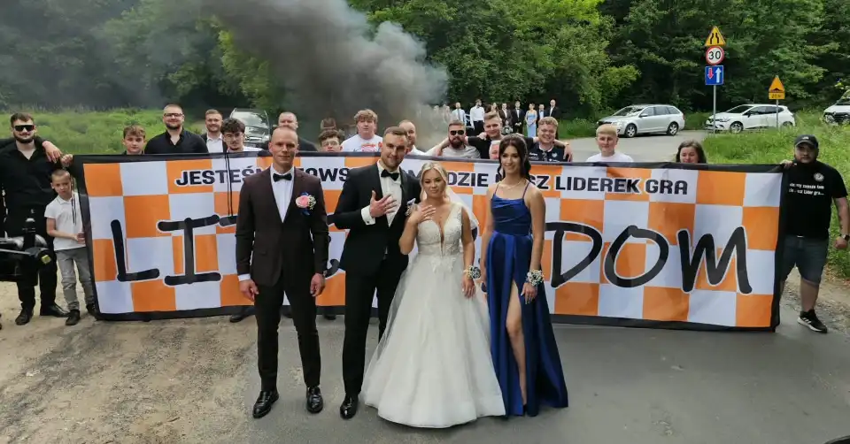 Adrian Gruszczyński z MTS Lider Radom wziął ślub. Kibice przygotowali ...