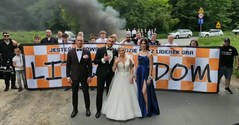 Adrian Gruszczyński z MTS Lider Radom wziął ślub. Kibice przygotowali ...