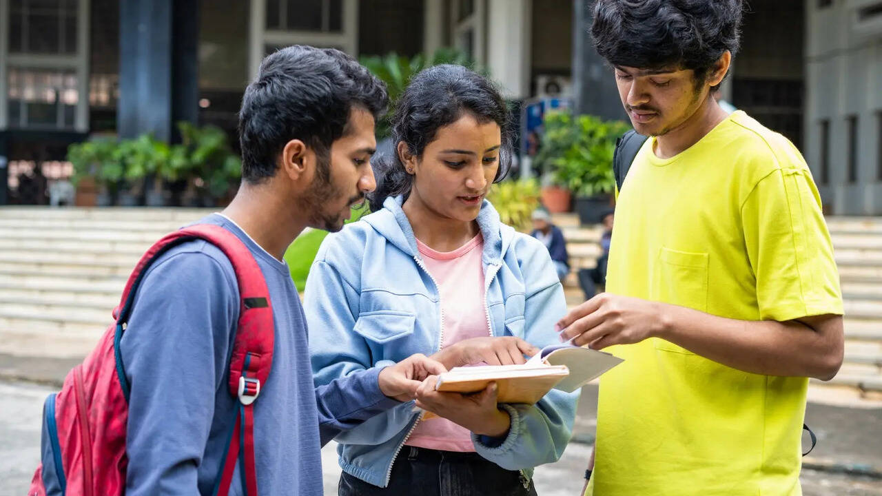 Maharashtra extends OBC educational concessions to Maratha community ...