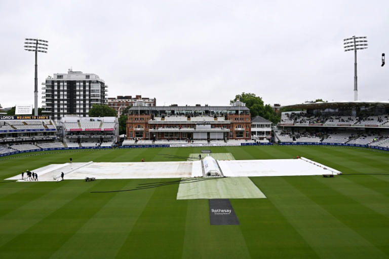 Robinson rocks New Zealand again as England press on amid Lord's rain