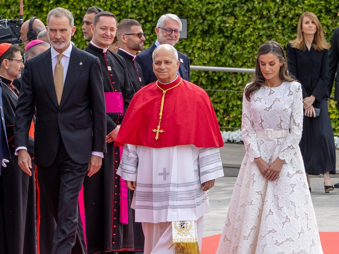 Spain trip: King Felipe VI and Letizia welcome the Pope